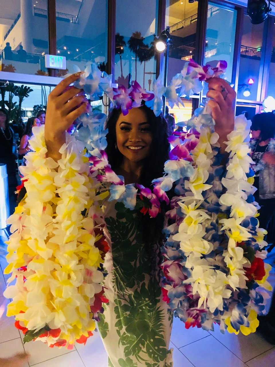 Hawaiian Lei Greeter